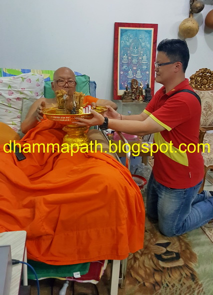 Dhamma Path Blog: Meet LP Sompong ~ Wat MaiPinKleaw - Great Monk With ...