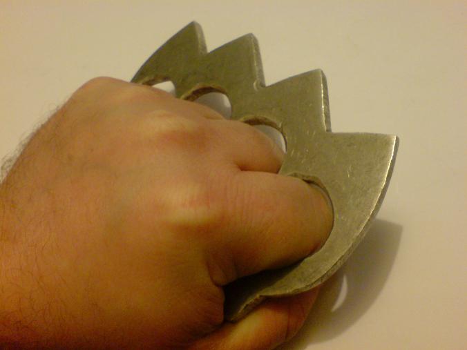 WeaponCollector's Knuckle Duster and Weapon Blog: Large Thin Jagged ...