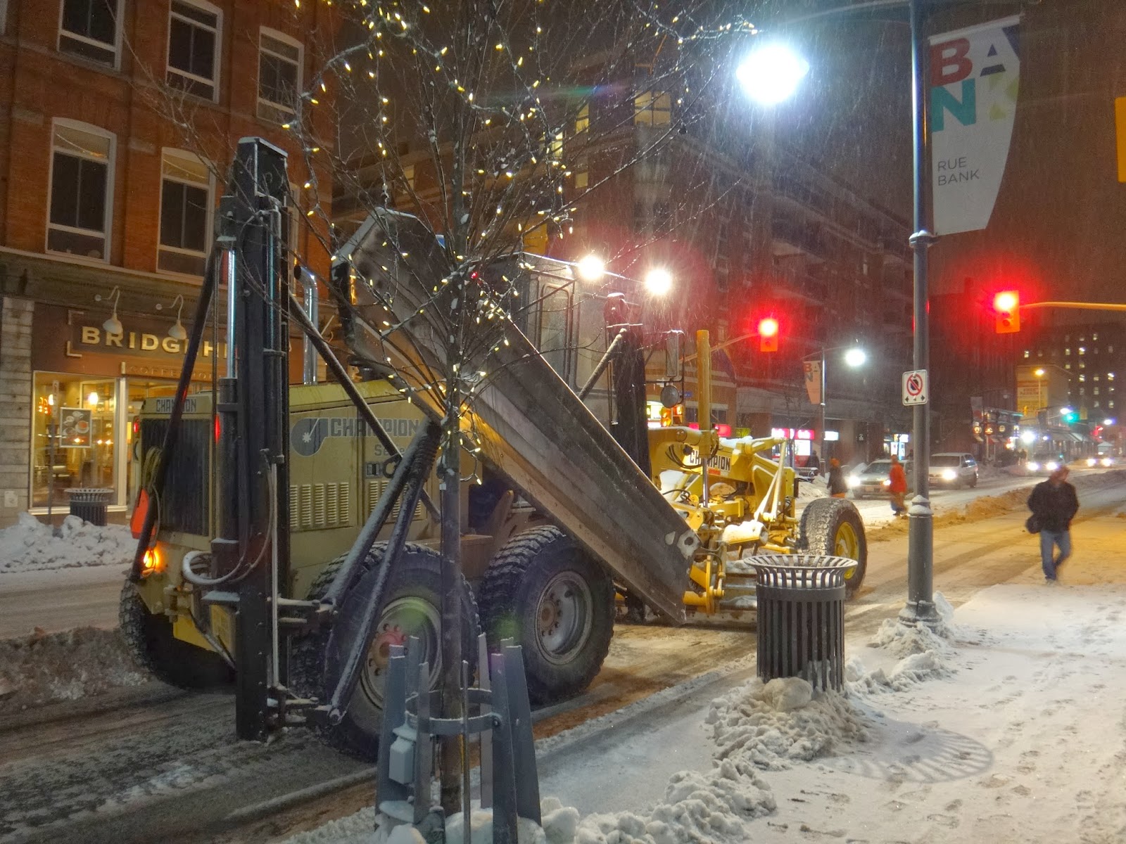 Images of Centretown: Snow removal on Bank Street (video)
