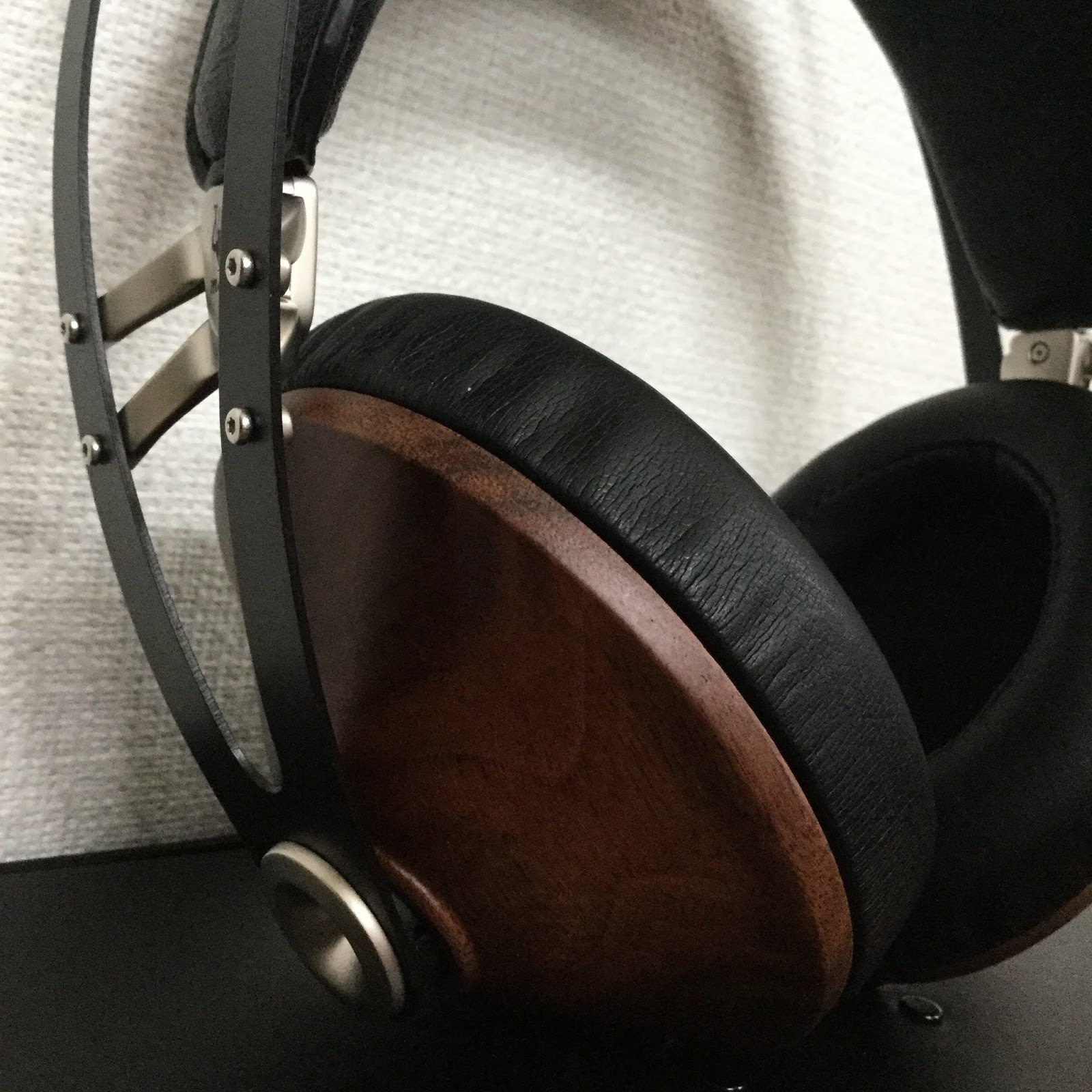 Meze 99 Classic headphone review - expatinjapan