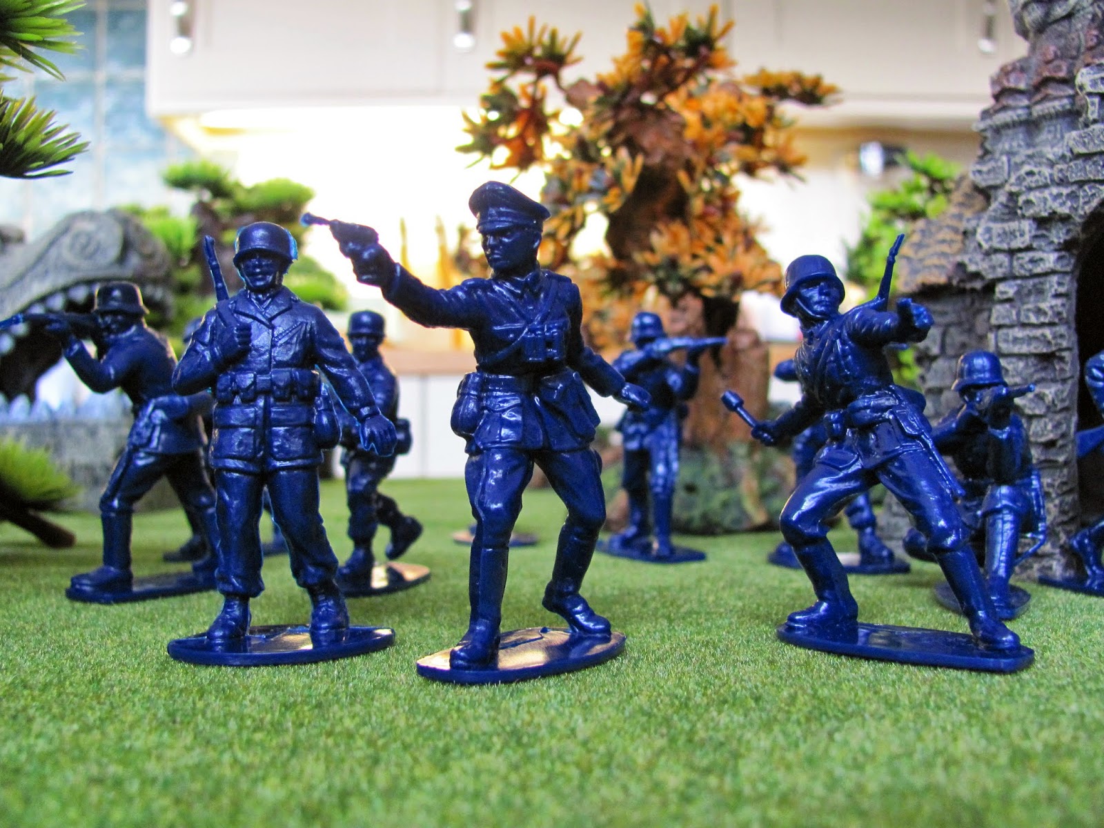 IHMN with Airfix and Star Wars Command figures!