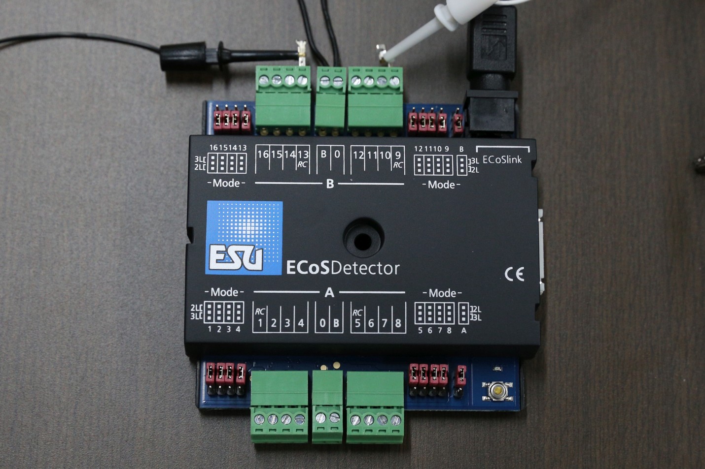 こんな感じでセットアップ。コンタクトレールなどセンサー設置のやり方を知っていたので