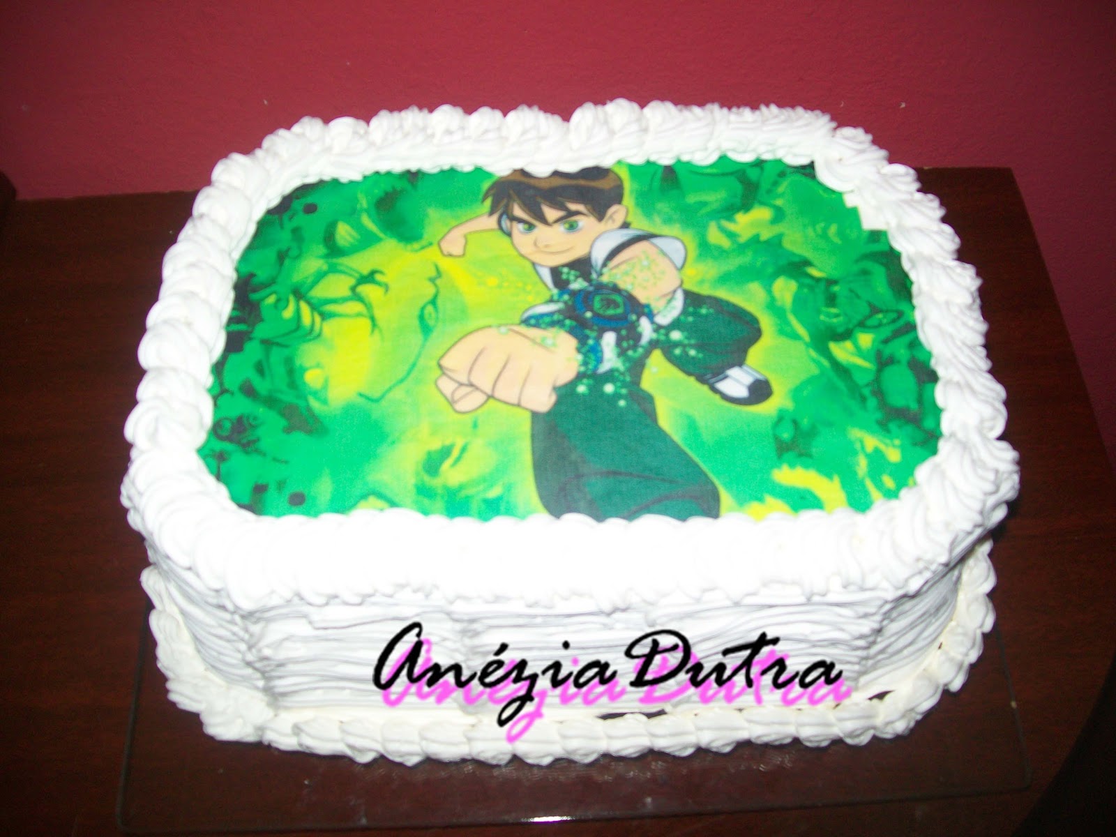 Anézia Dutra Bolos Decorados: Bolo Ben 10