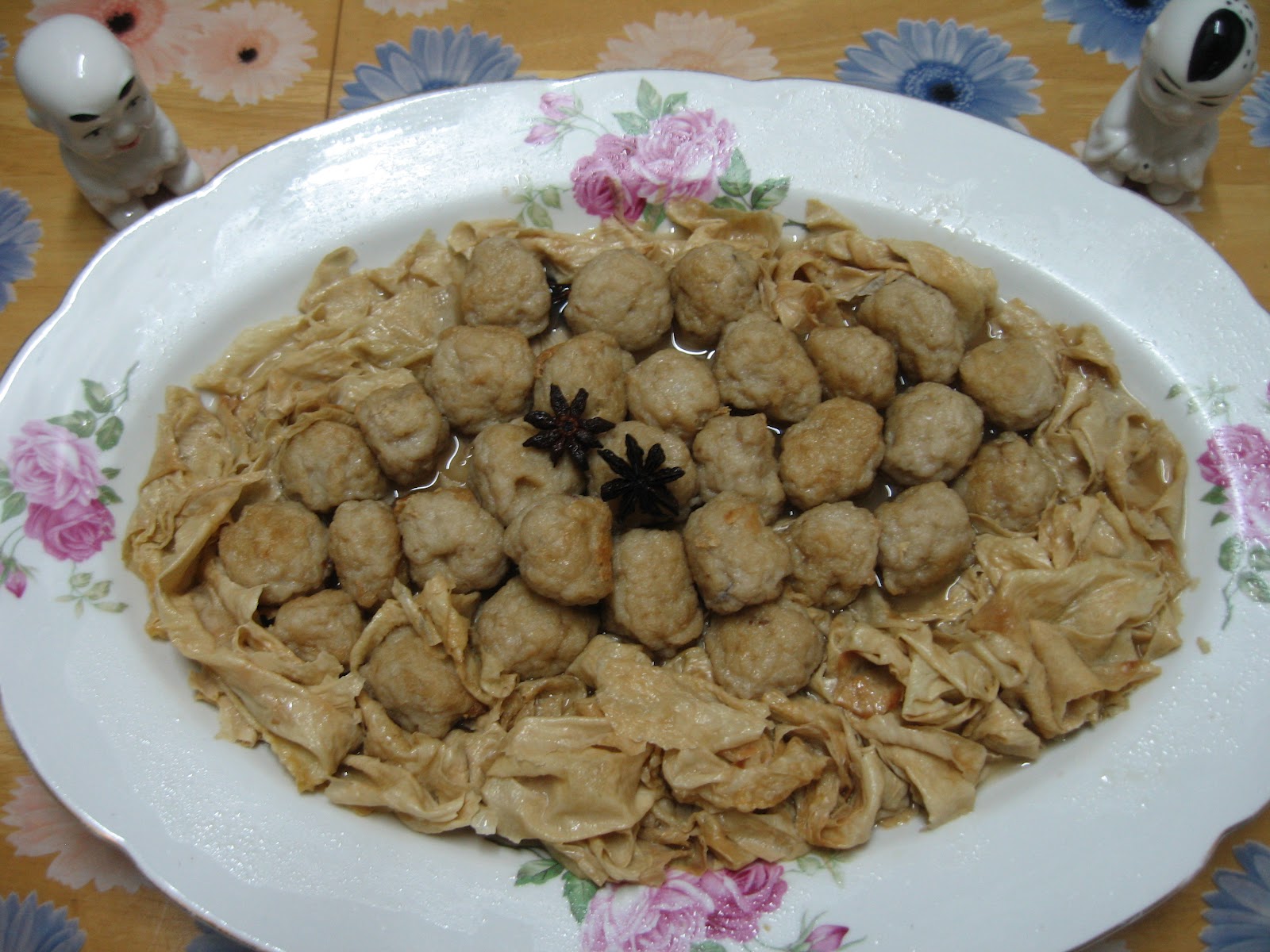Sumptuous Flavours: Braised Fish Balls & Bean Curd Skin