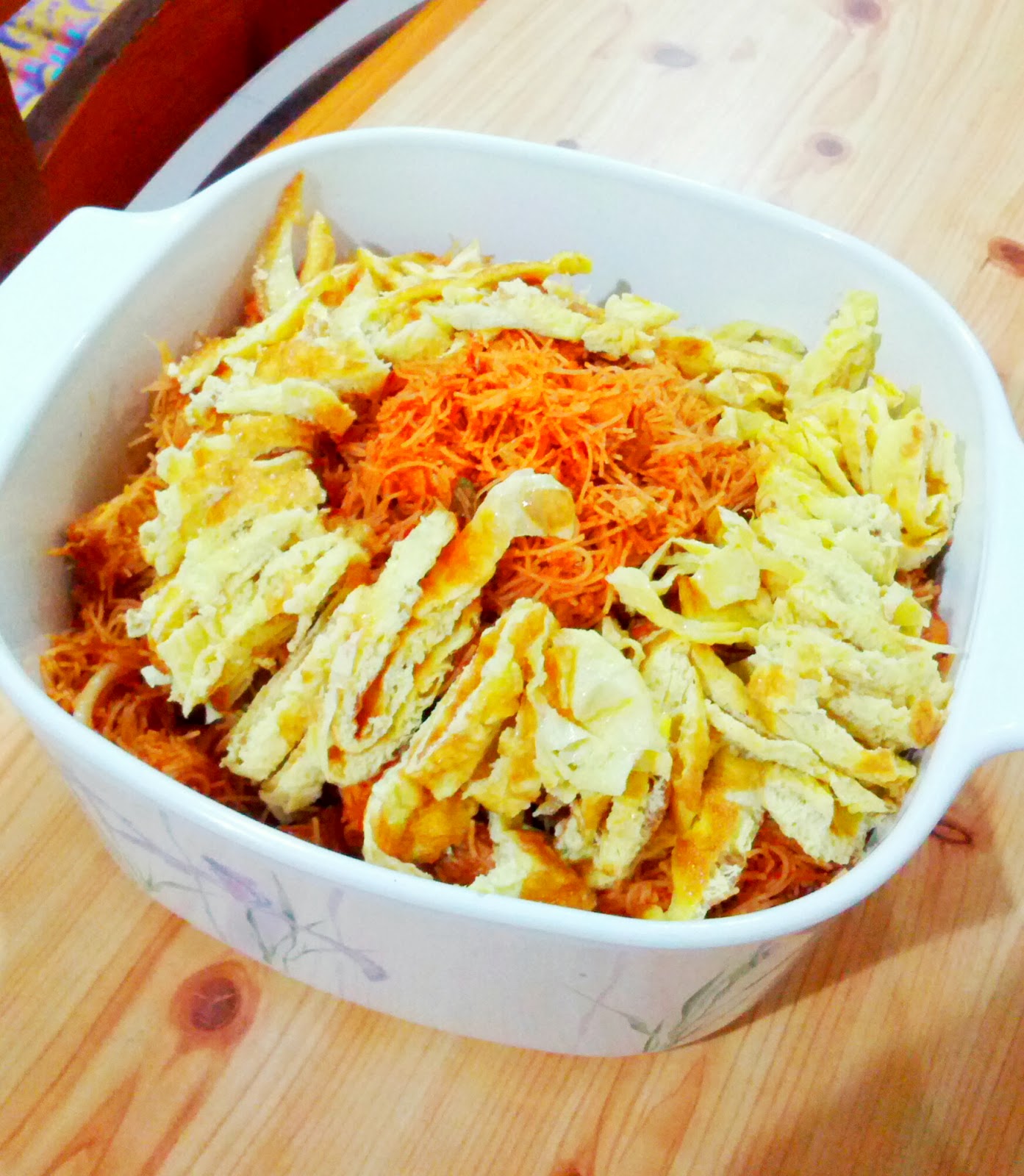 cooking in batches: Mee Hoon Goreng Telur Gulung (Fried Rice Vermicelli ...