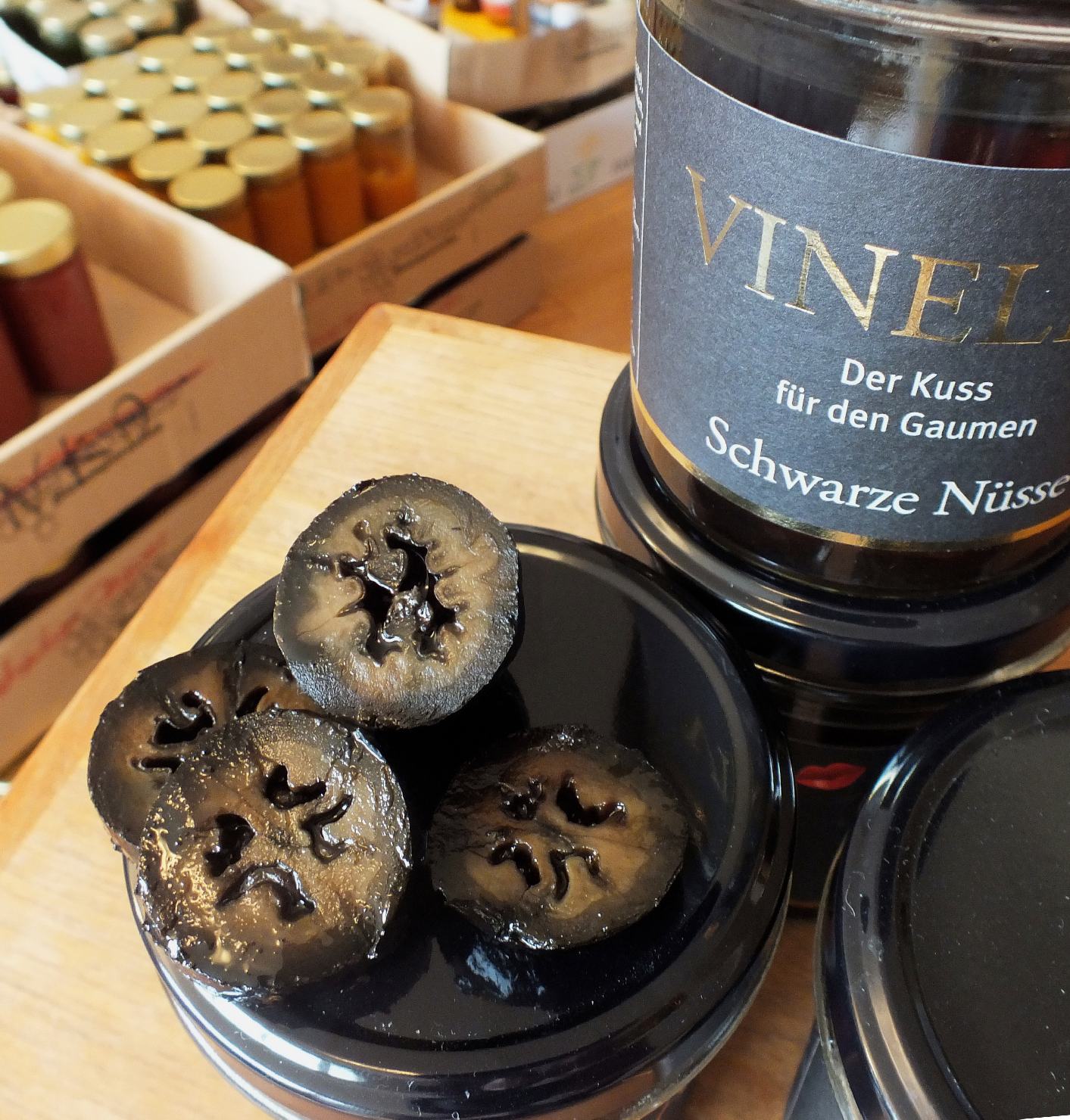 Schwarze Nüsse und süße Milchcreme von der Nahe [HEIMATKÜCHE - die ...