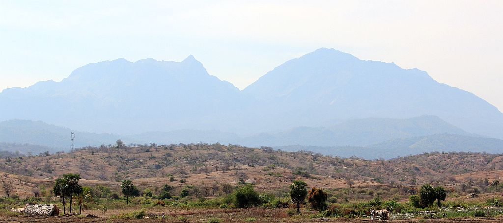 O Livro das Contradisoens: Baucau-Laga em dia de "finados"...