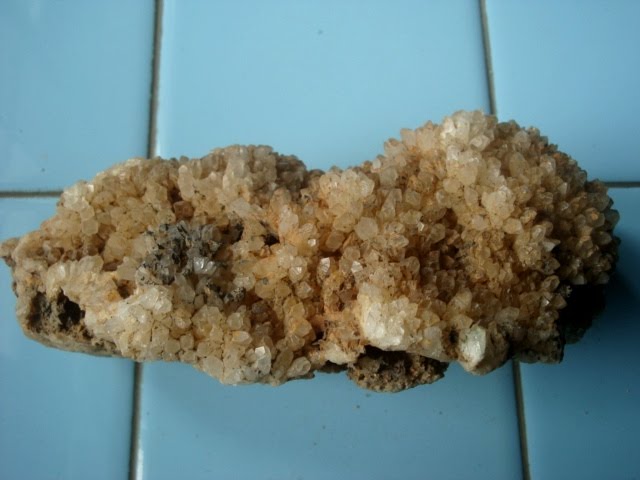 nuansa masel: MINERAL KUARSA (SiO2)