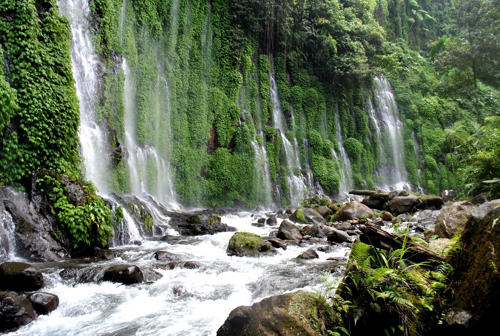 PennilessTraveler : The Fascinating Curtain-like Asik Asik Falls of ...
