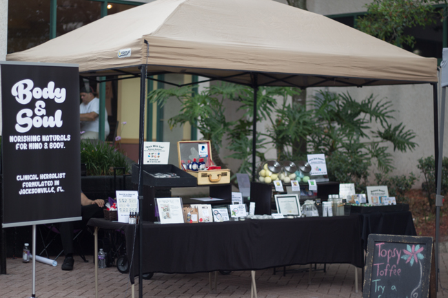 Product Selling: 10 Tips for Setting Up and Arranging Market Booths ...