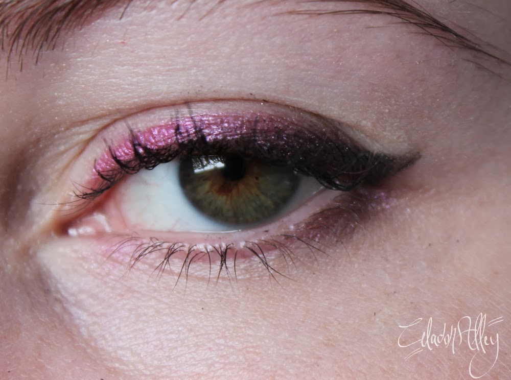 Celadon Alley: Gradient Eye Liner with Unexpected Matching Lipstick!