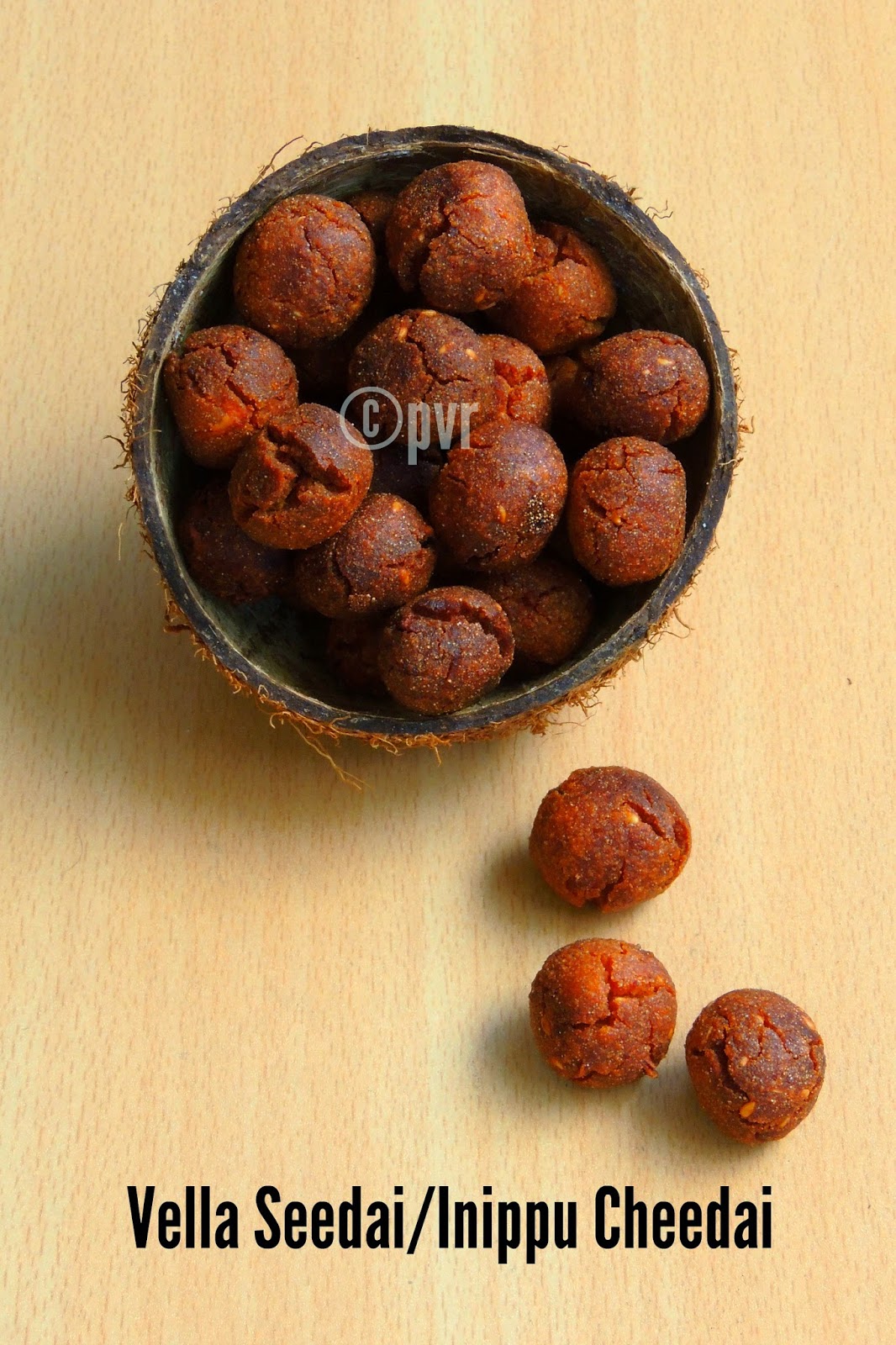 Priya's Versatile Recipes: Vella Seedai/Vella Cheedai/Sweet Seedai