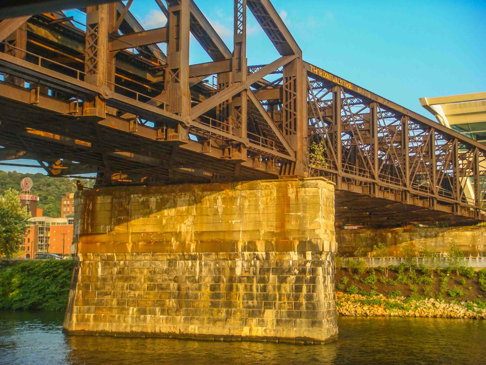 Ladee's Travels: Pittsburgh, PA - Allegheny River Tour