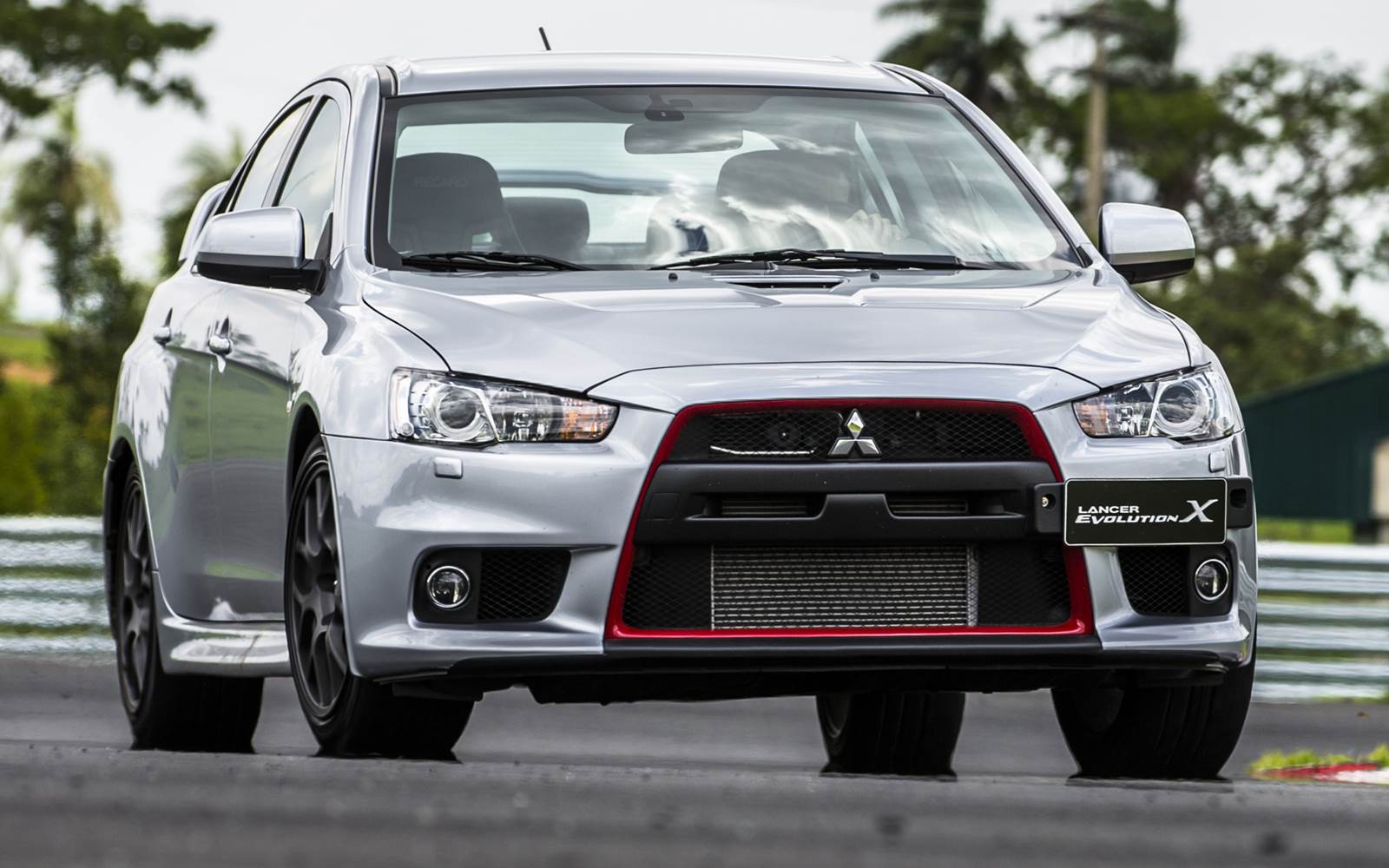 Vídeo: como nasceu o Lancer Evolution X John Easton