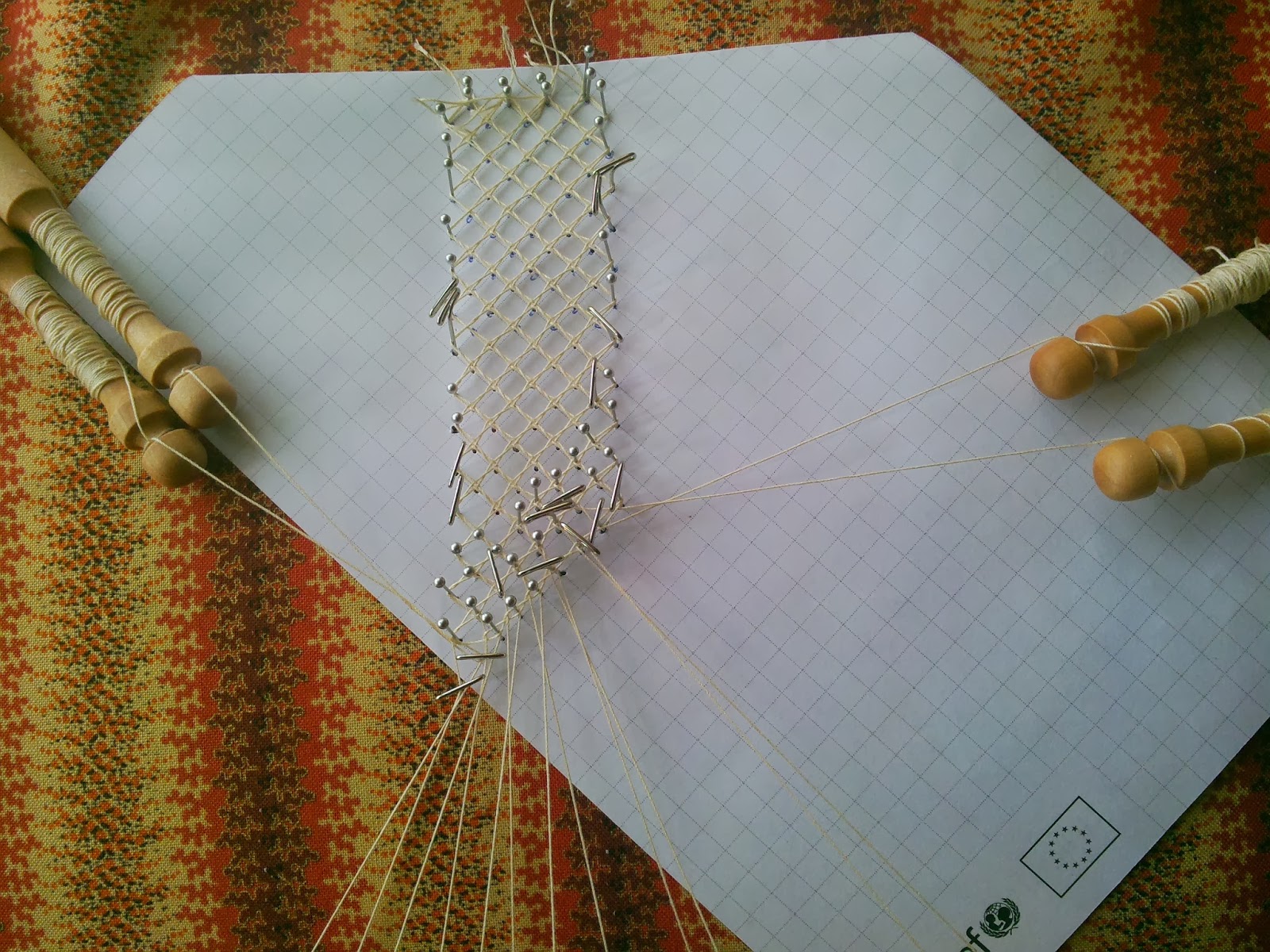 Weaving, knitting, crocheting...: Bobbin lacing