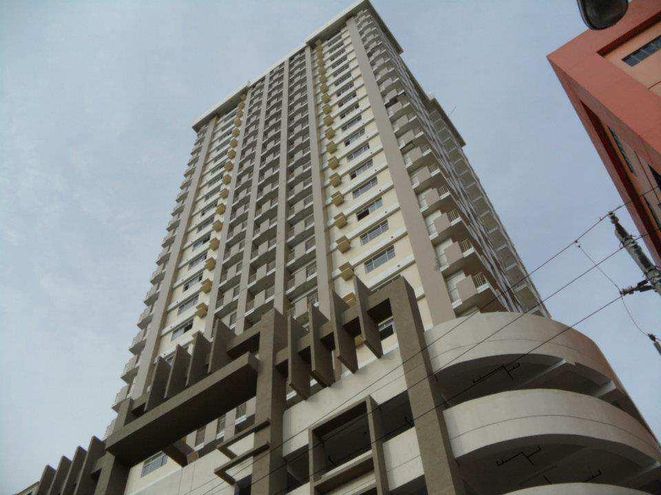 LAUREANO DI TREVI TOWERS: LAUREANO DI TREVI TOWERS(Chino Roces Avenue ...