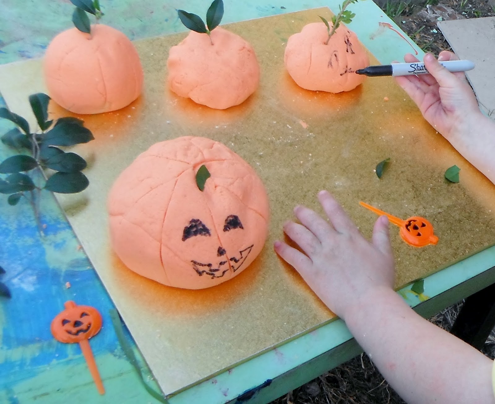 Adventures at home with Mum: Halloween pumpkin play dough