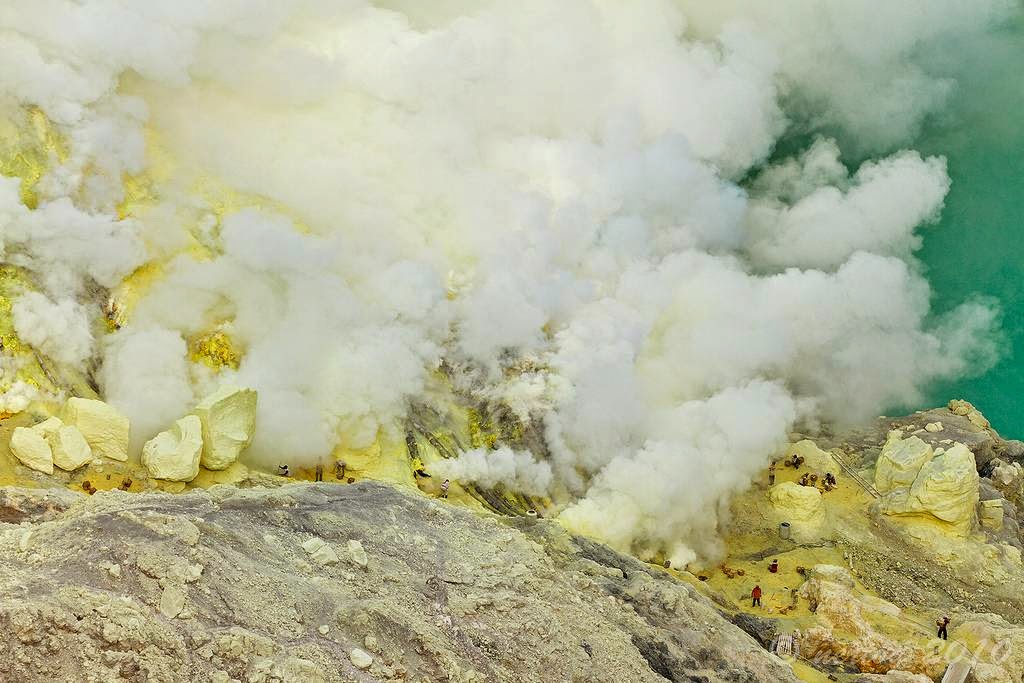 Ijen: The Volcanic Sulfur Mine of Indonesia's East Java ~ Kuriositas
