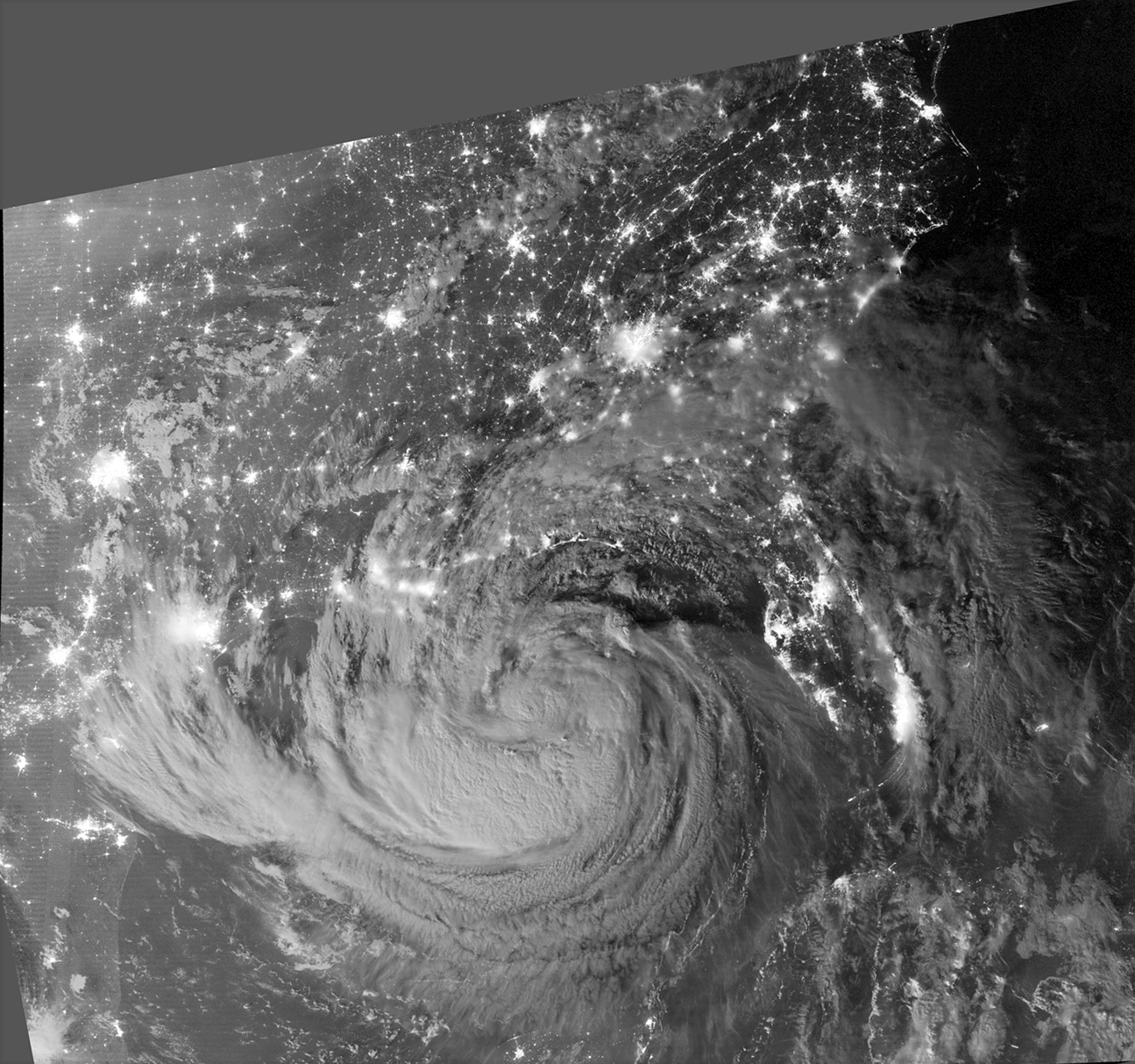 Suburban spaceman: Hurricane Isaac: Amazing Night Photo of Tropical Storm