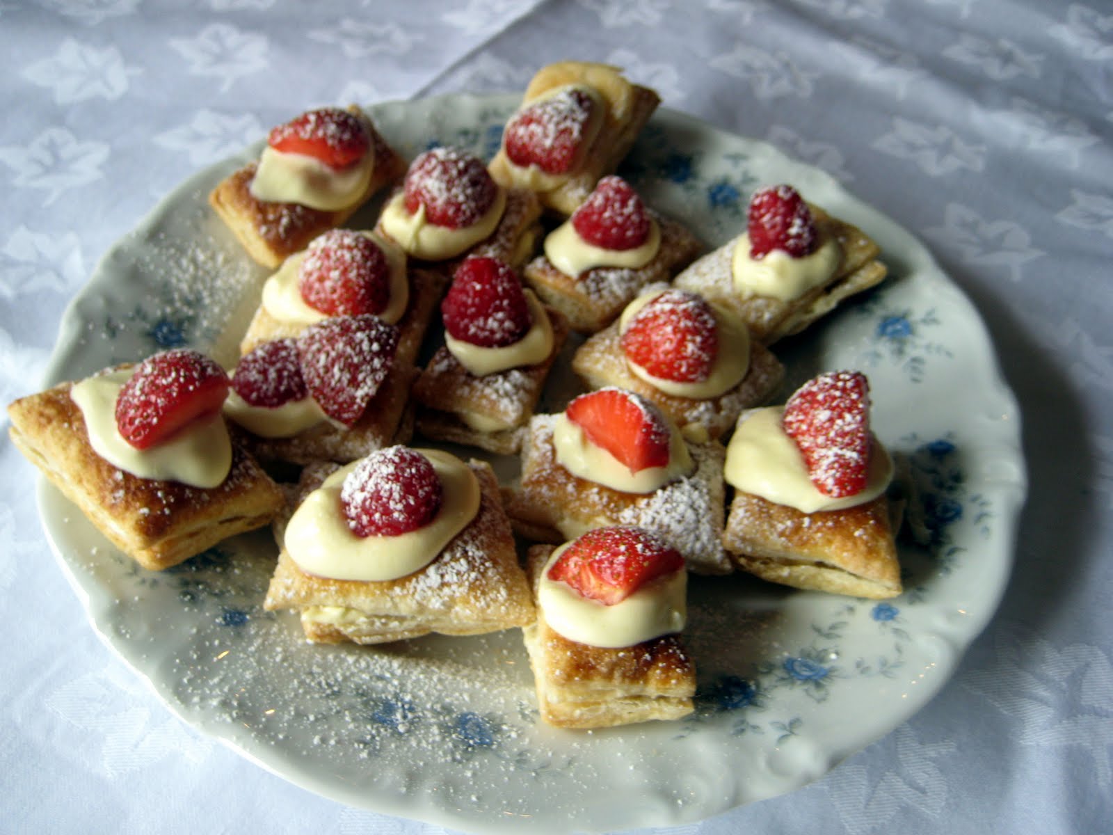 Serena's Medium Rare: Heaven in bitesize - Cream Puff Squares
