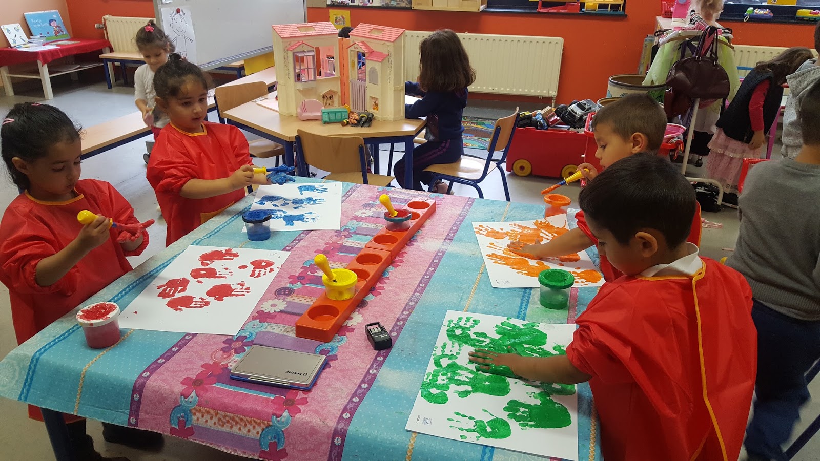 Europaschool Genk - kleuters - k2c: Thema vormen en stempelen