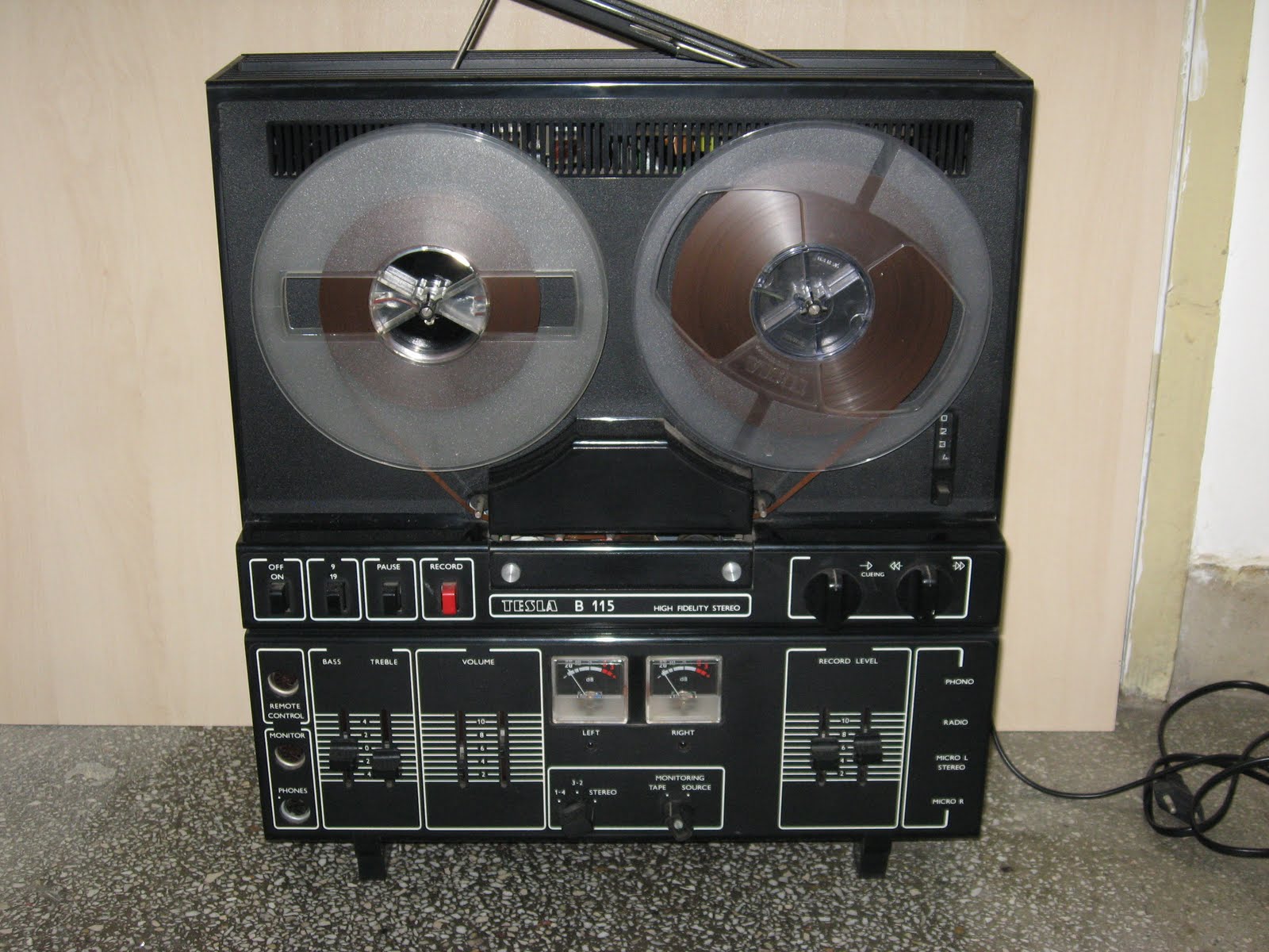 Bazar electronice online: Vand magnetofon Tesla B115