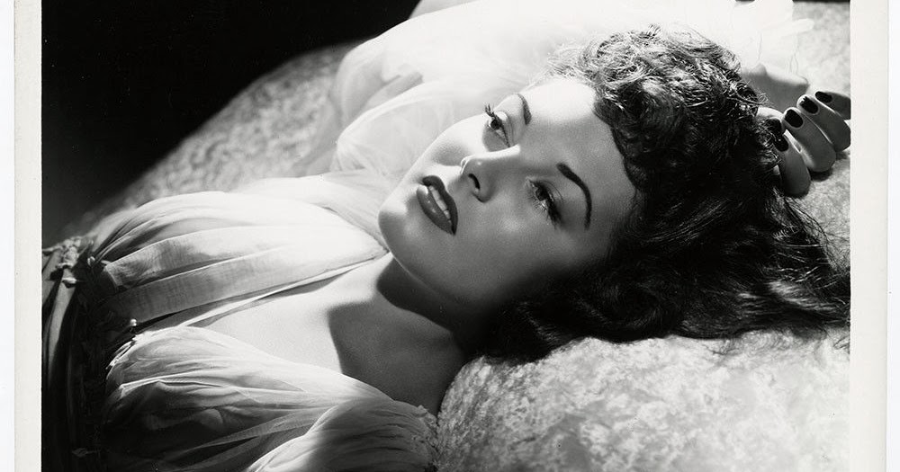 Beauties - Starlets - Weiber: 14-41 / Alma Carroll