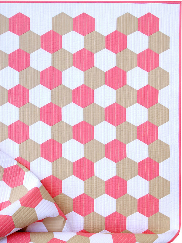 A Pink Flamingo Hexagon Quilt | Red Pepper Quilts | Bloglovin’