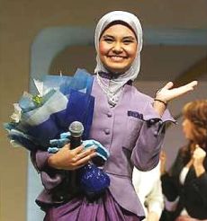 PiNkY LaDIes: Rafidah Ibrahim