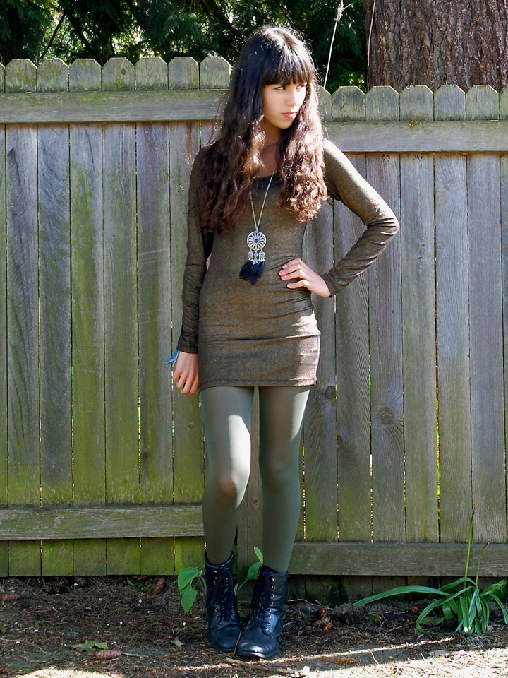 Featured blogger- Dana - Fashionmylegs : The tights and hosiery blog