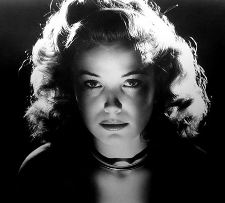 THE MAYBELLINE STORY : Maybelline model and actress Lois Collier ...