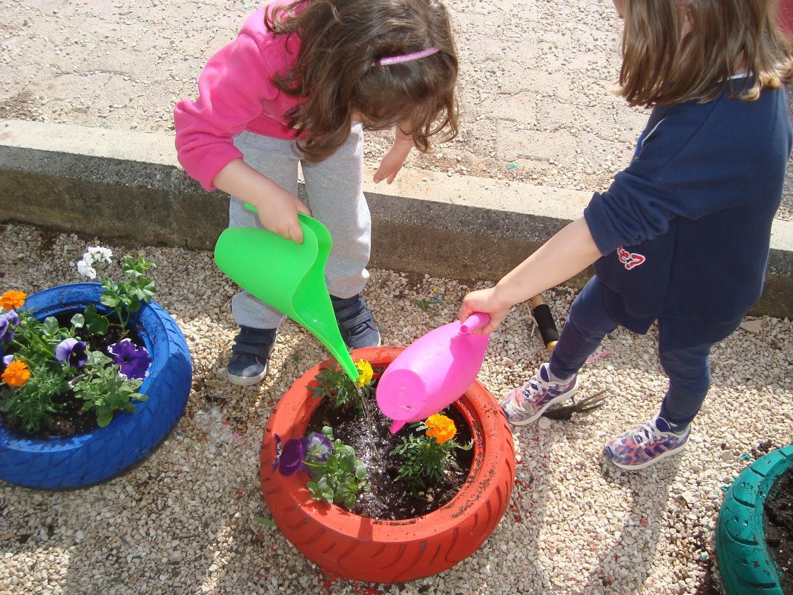 7ο ΝΗΠΙΑΓΩΓΕΙΟ ΙΩΑΝΝΙΝΩΝ -ΤΑ ΝΗΠΙΑ ΤΑΞΙΔΕΥΟΥΝ....: ΦΤΙΑΧΝΟΥΜΕ ΑΝΘΟΚΗΠΟ;