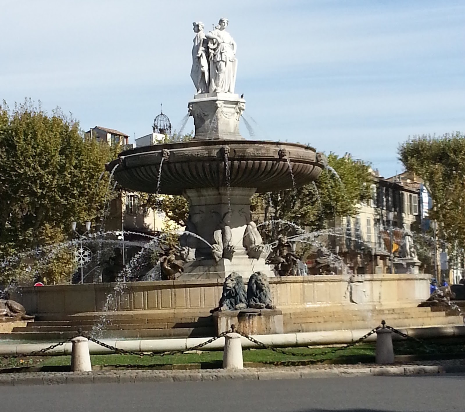 Wine, Provence and more. English: Focus on the town... of Aix-en-Provence