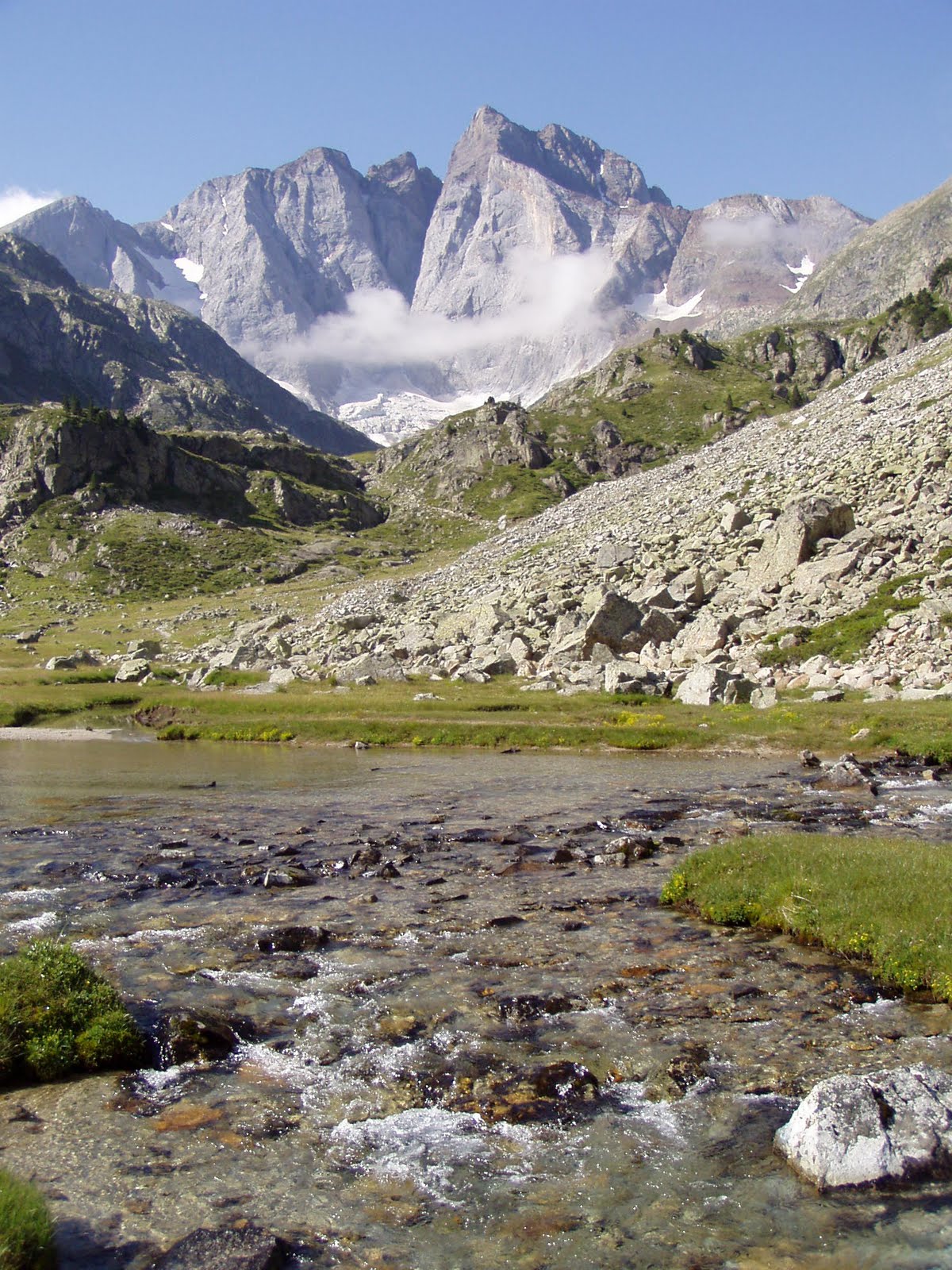 Les Pyrénées: Photos, randonnées, paysages et rencontres: Les vallées ...
