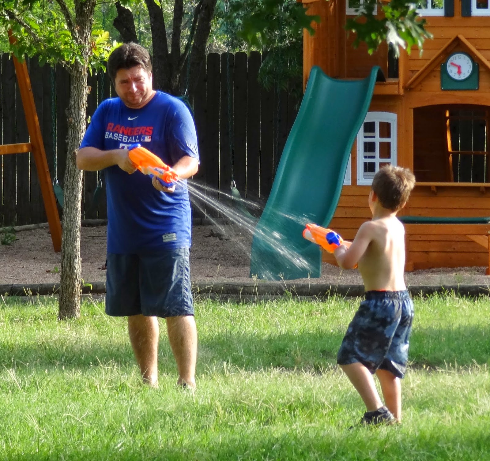 Tyler and Daphne's Blog: Water Gun Fight