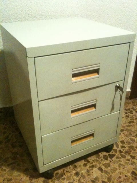 The Trastienda: Cajonera metálica con llave y ruedas - tres cajones