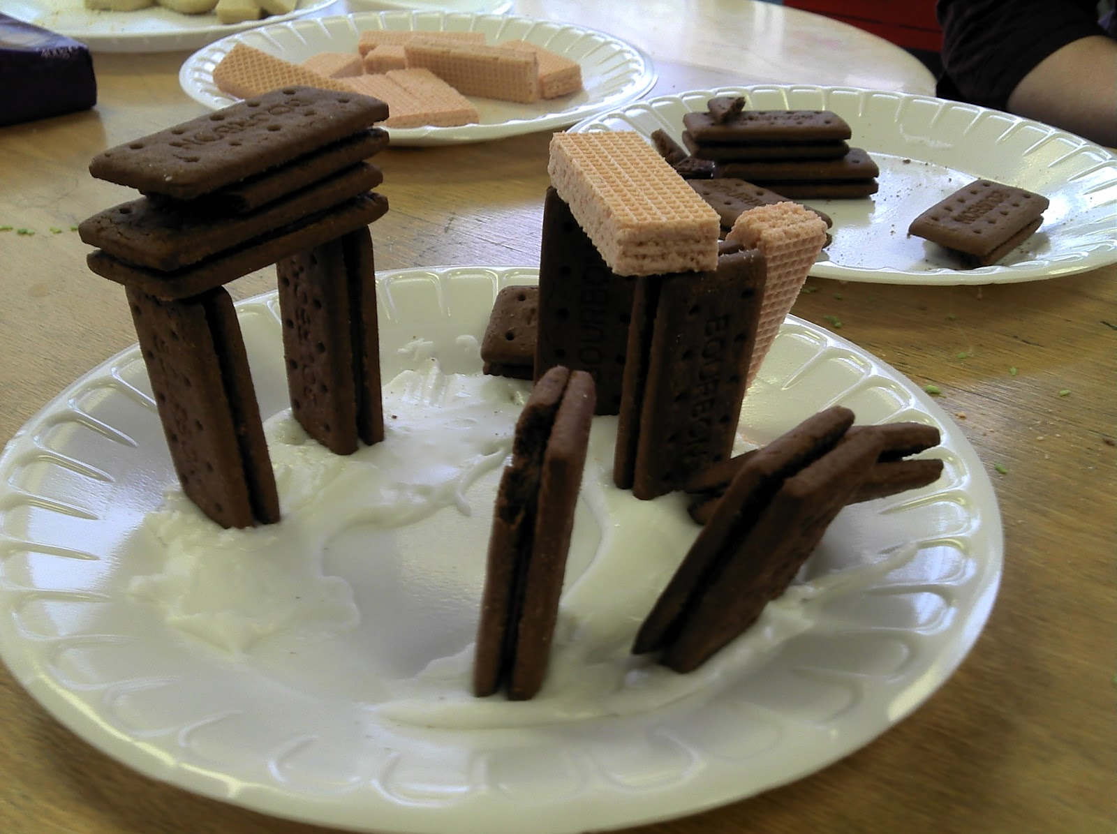 Crafty Little Sew n Sews: Stonehenge with biscuits!
