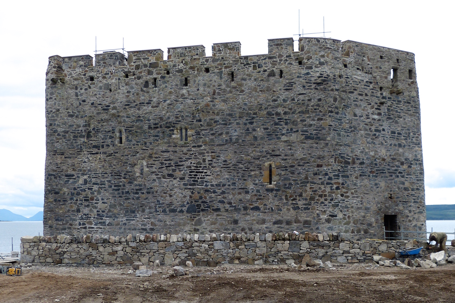Mingary Castle: Stone Walls