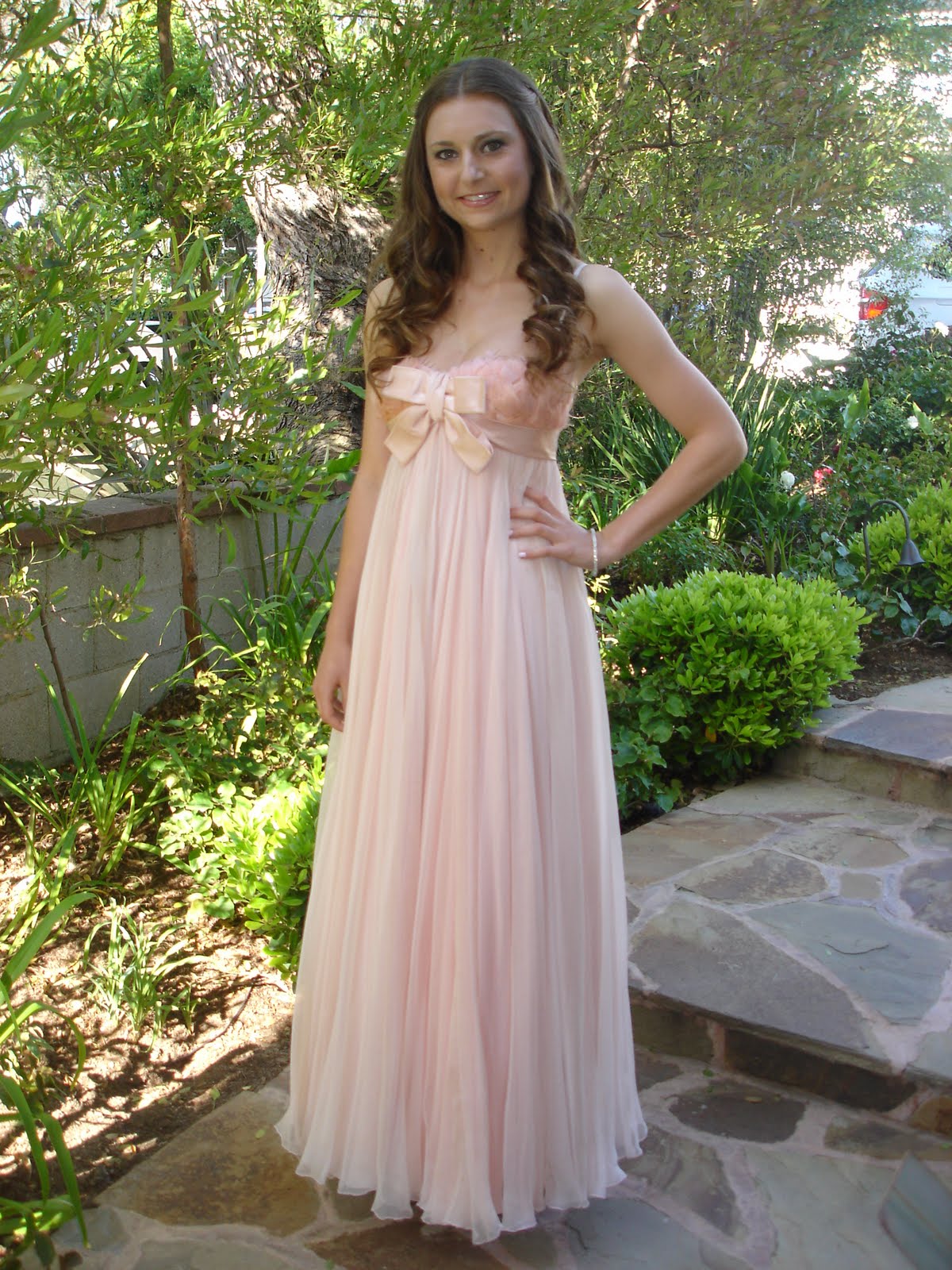 DECADES INC.: BEST DRESSED AT PROM!