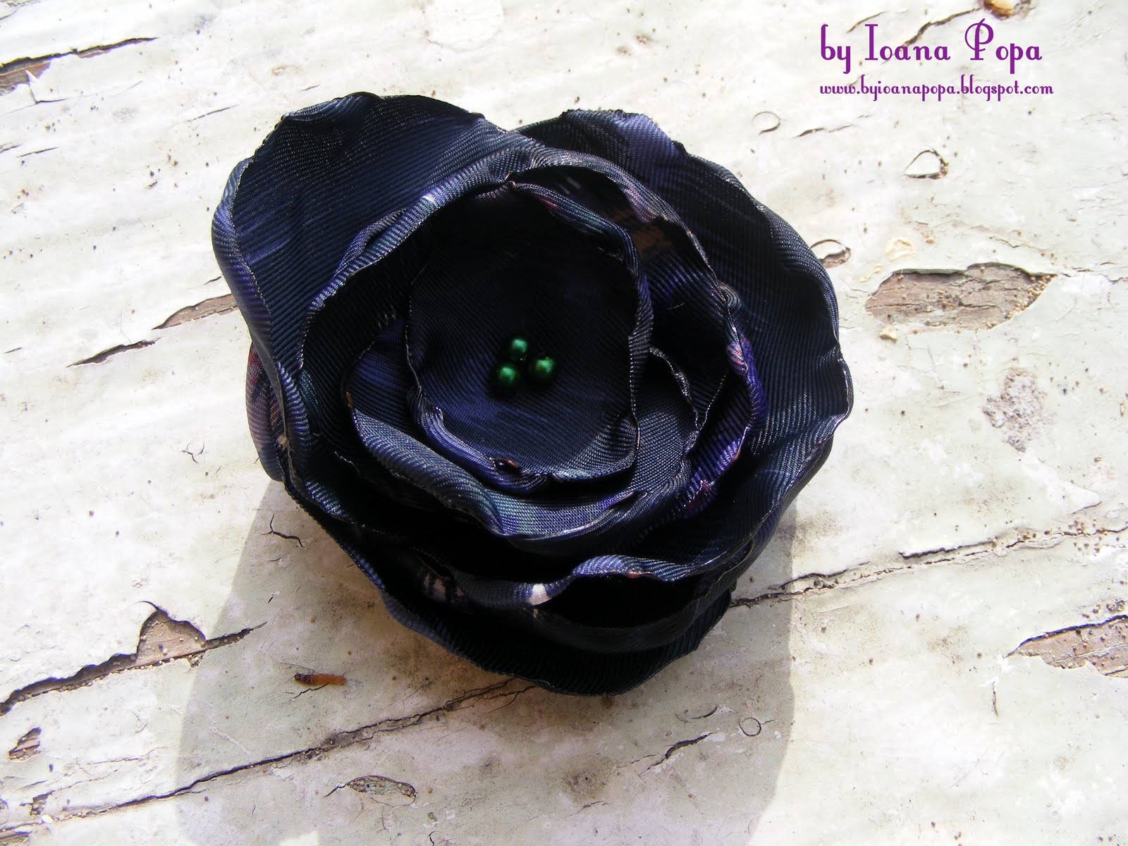 Fii tu! Accesorii handmade: Brose flori material textil