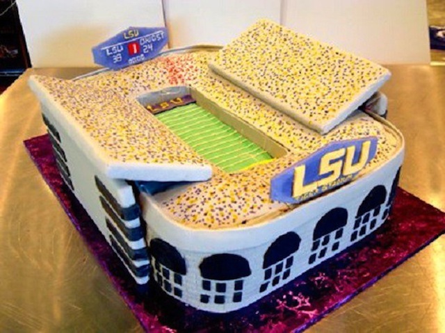 12 Craziest DIY Edible Food Stadiums - OUTTA BLAST.