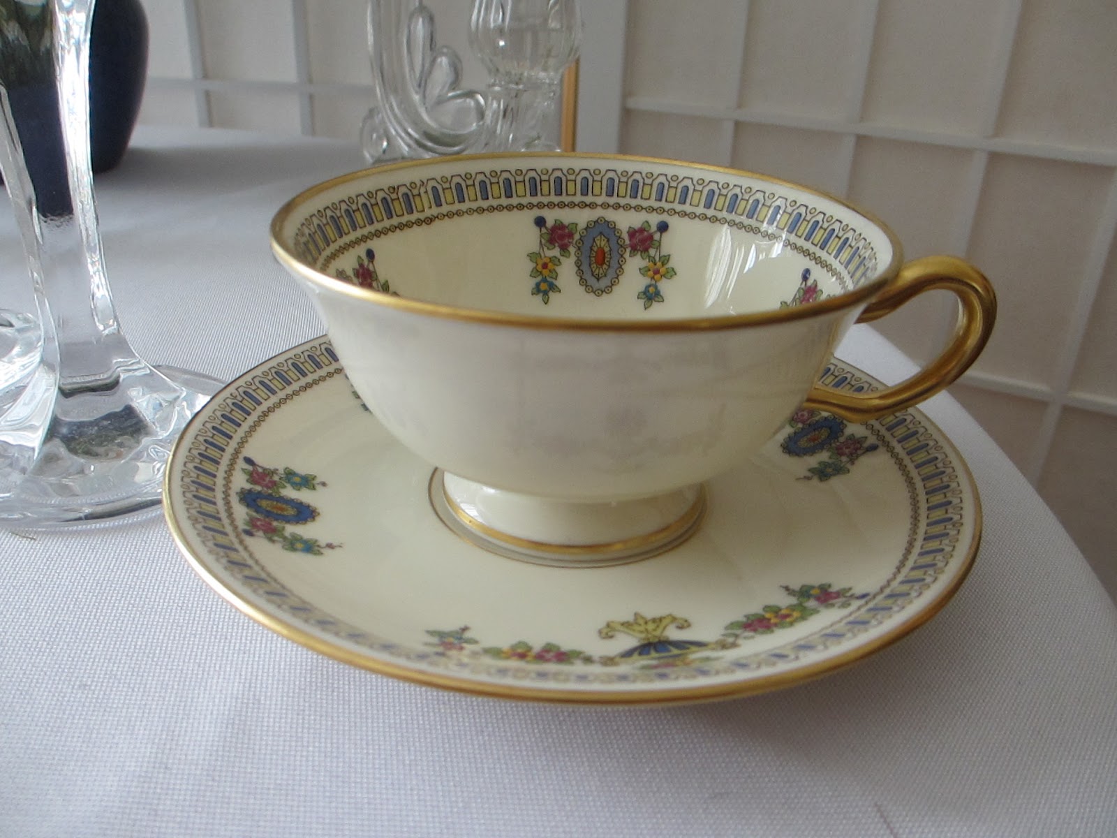 Table for One: Lenox "The Colonial" Table