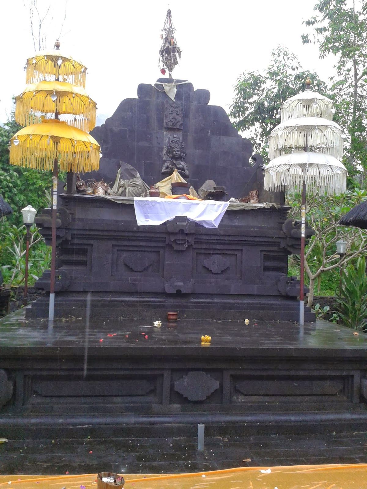 Pura Luhur Sri Rambut Sedana