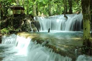 BeyKhansaa Tour Travel: Air Terjun Salodik Luwuk Indonesia