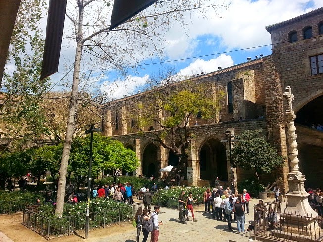 City Travel Guides: National Library of Catalan