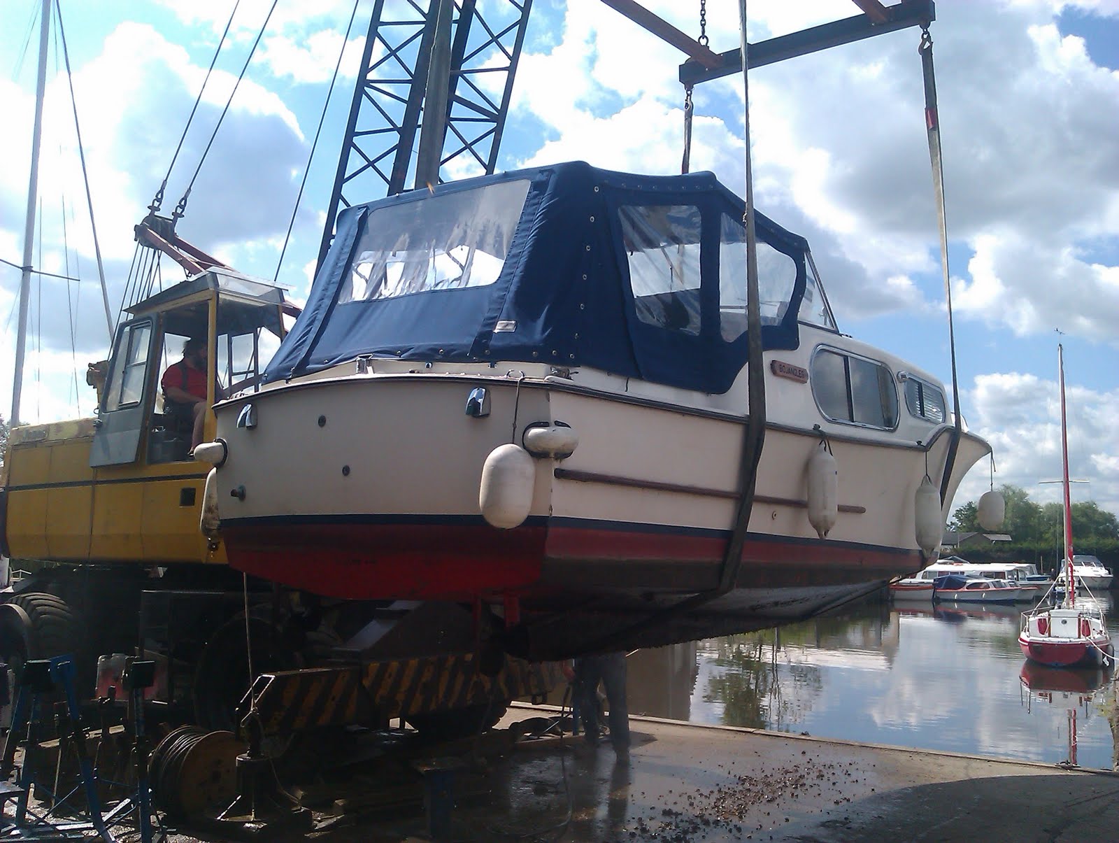 UK Marine Surveyor based in Preveza Greece.: Freeman 26 Twin Screw Version