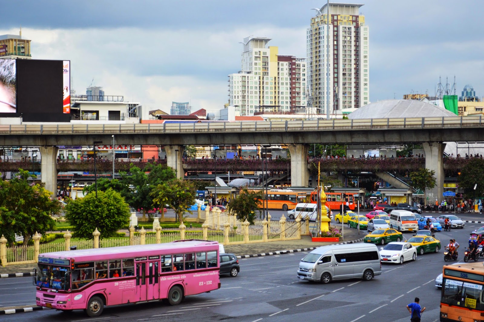 MINIBUSES IN THAILAND: Perfect Competition