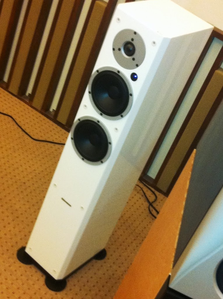 HiFi Unlimited: Wifi, The Future Of Hifi? Dynaudio Xeo Series Loudspeakers.