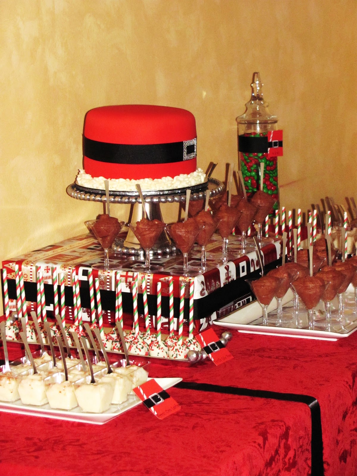 SWEET TREATS CAROUSEL: Christmas Dessert Table