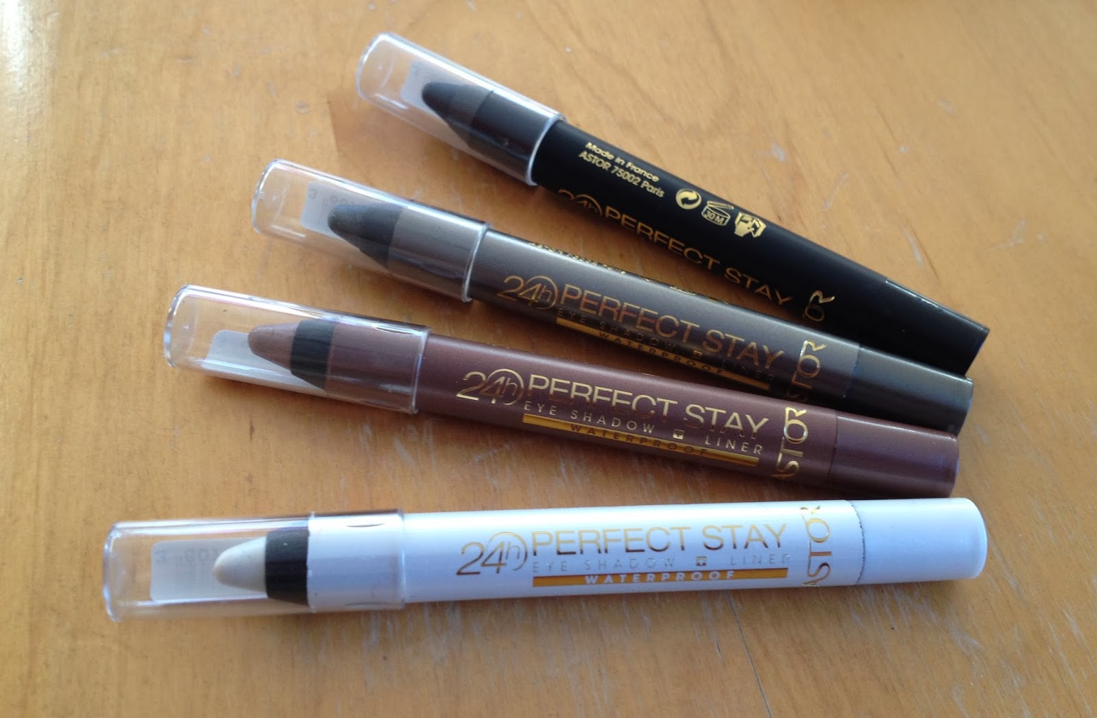 Julee's World: HAUL - Astor "24H PERFECT STAY Eye Shadow + Liner"